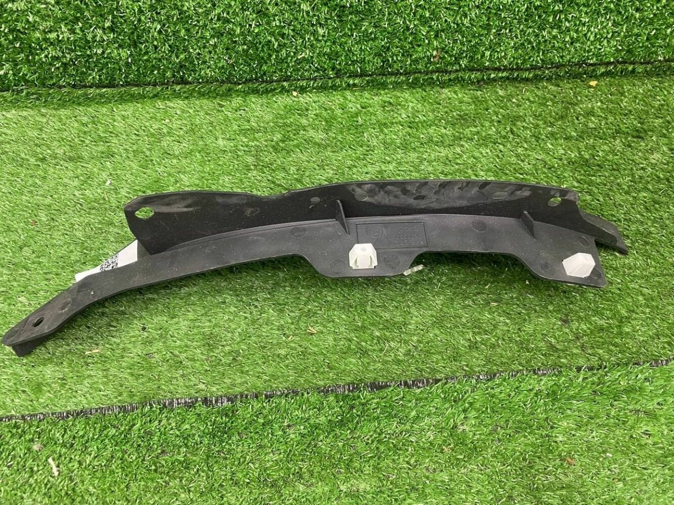 Брызговик передний левый Audi A4 B8 8K 8000