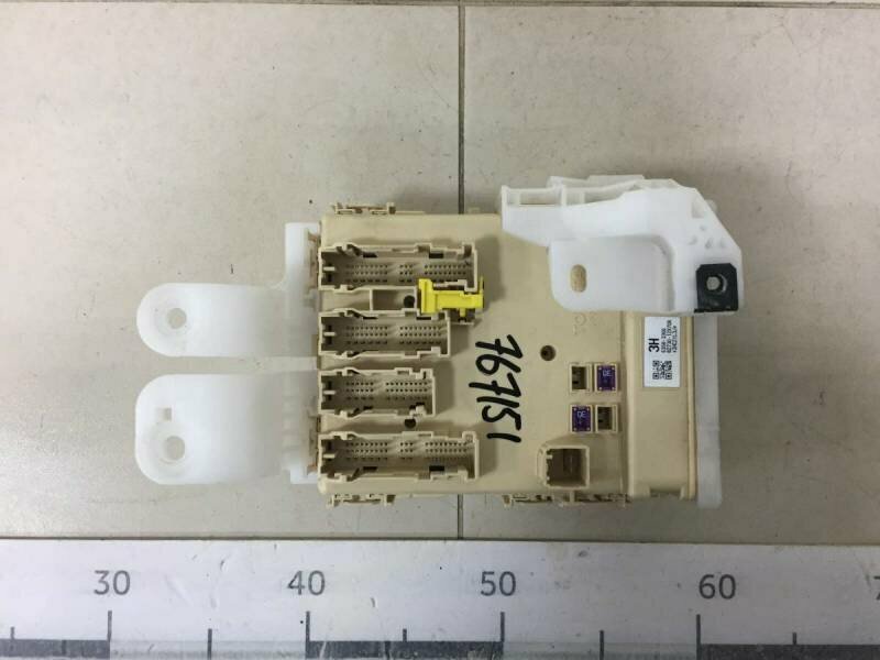 Блок предохранителей Toyota Corolla E180 2013 кат.номер: 8273012X70