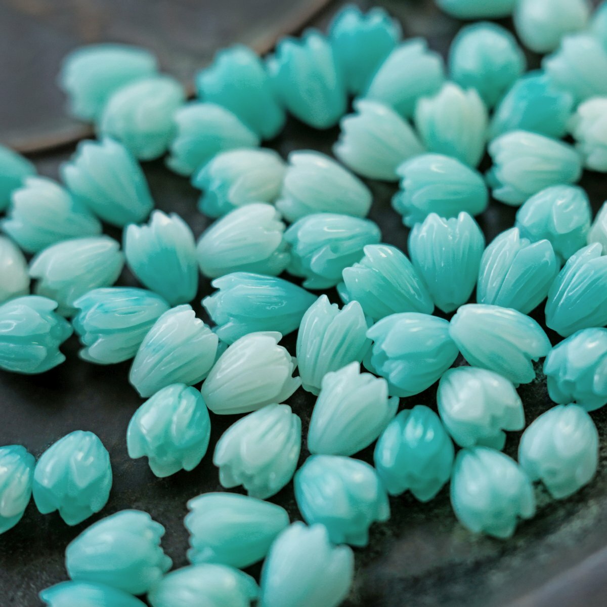 Бусины из коралла 12 шт, цветочки, 8.5x7 мм, цвет аквамариновый