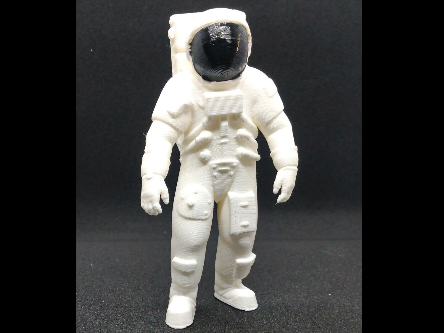 Космонавт «Черный 18 см»