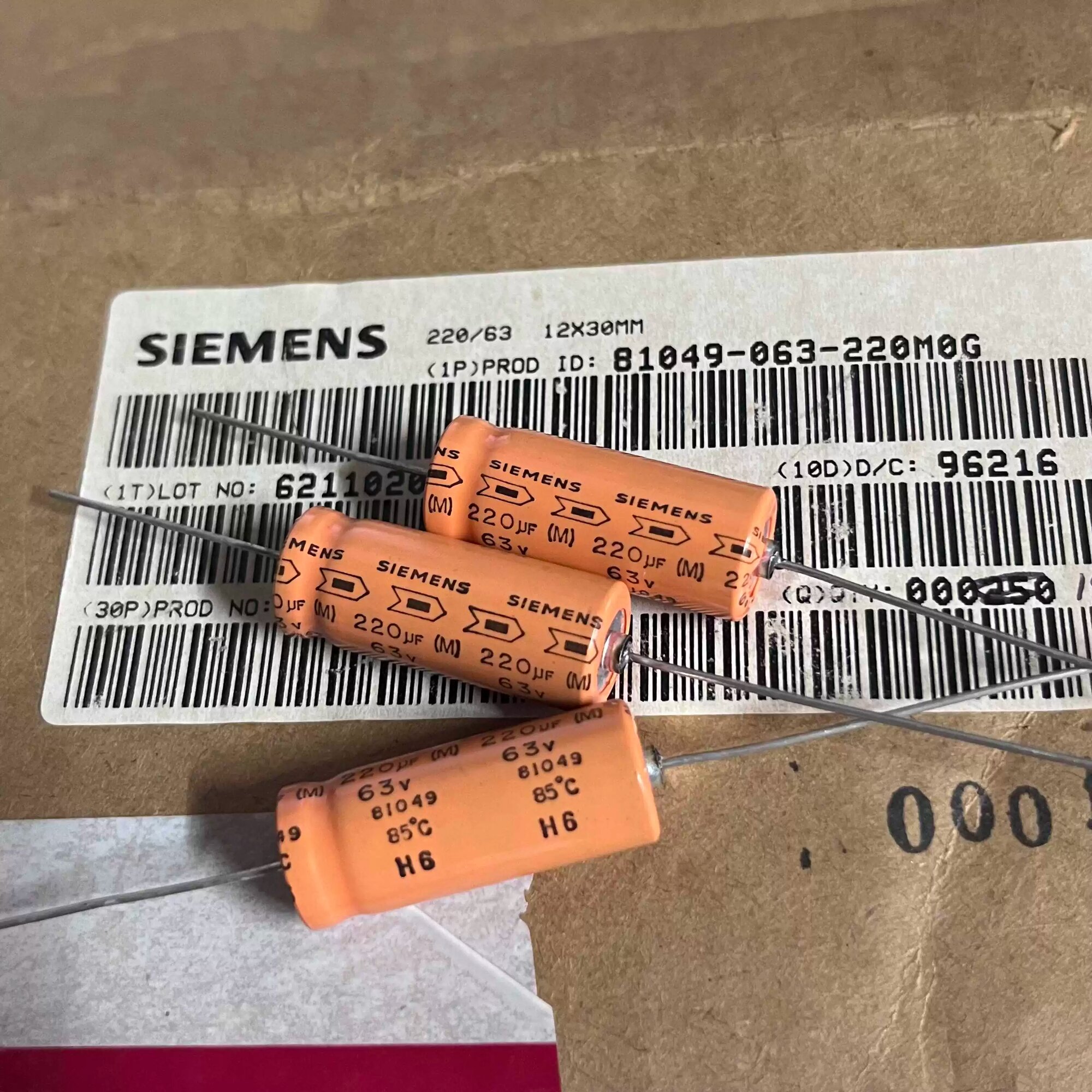SIEMENS B1049 Серия 220UF 63V Fever Катод Электролитический Конденсатор 1шт цена