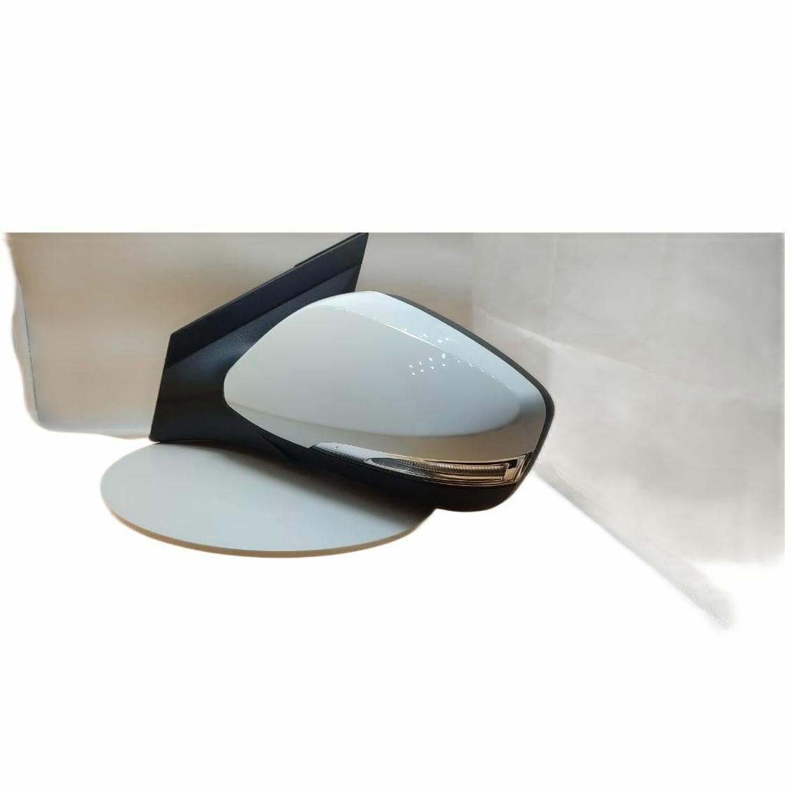 Зеркало боковое, белое (PGU) левое, для Hyundai Solaris 11-2017, с подогревом, поворотником, крашеное