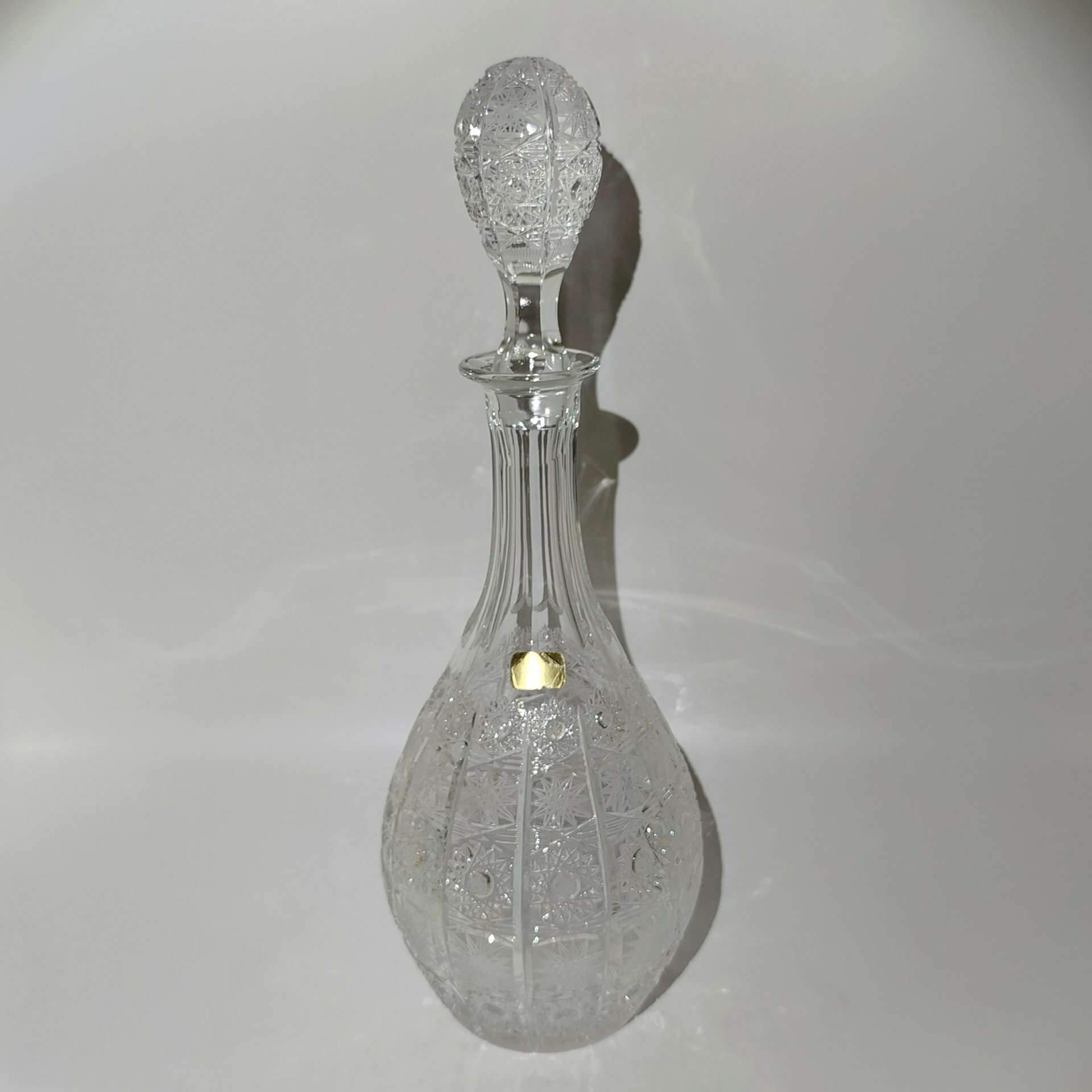 Графин украшенный геометрическим декором, стекло, алмазная грань, Чехословакия