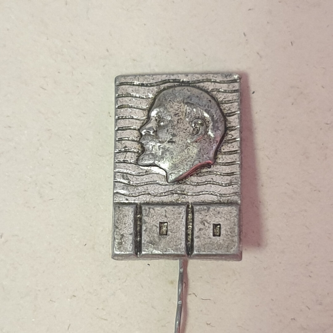 Значок "Ленин, 100 лет со дня рождения", СССР