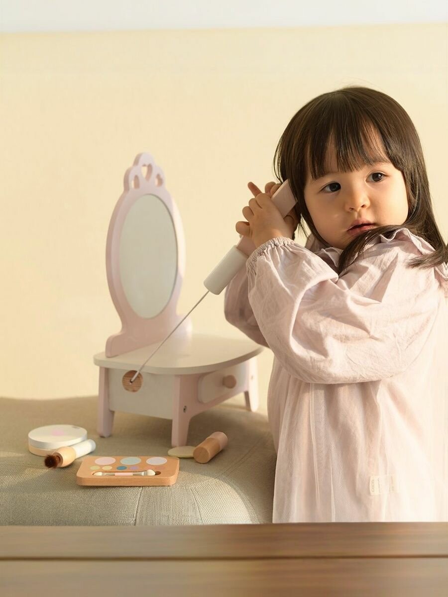 CLASSIC WORLD Игровой набор туалетный столик компактный деревянный с аксессуарами для детей от 3 лет