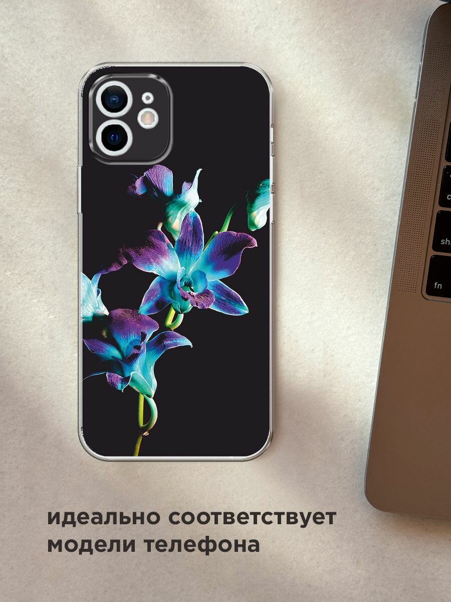 Чехол на Apple iPhone 12 mini / Айфон 12 Мини с принтом "Синий цветок на черном" — фото 1