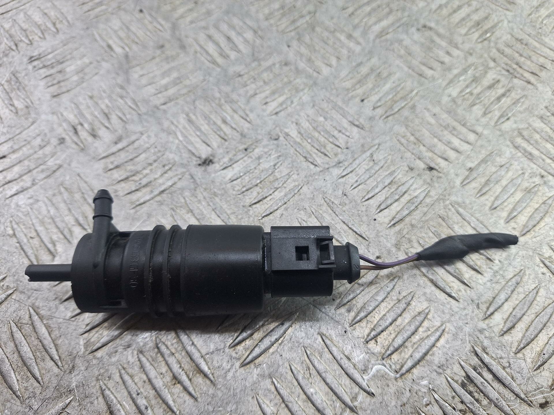 Насос (моторчик) омывателя стекла Mercedes-Benz C W204 S204.207 2009 2218690121