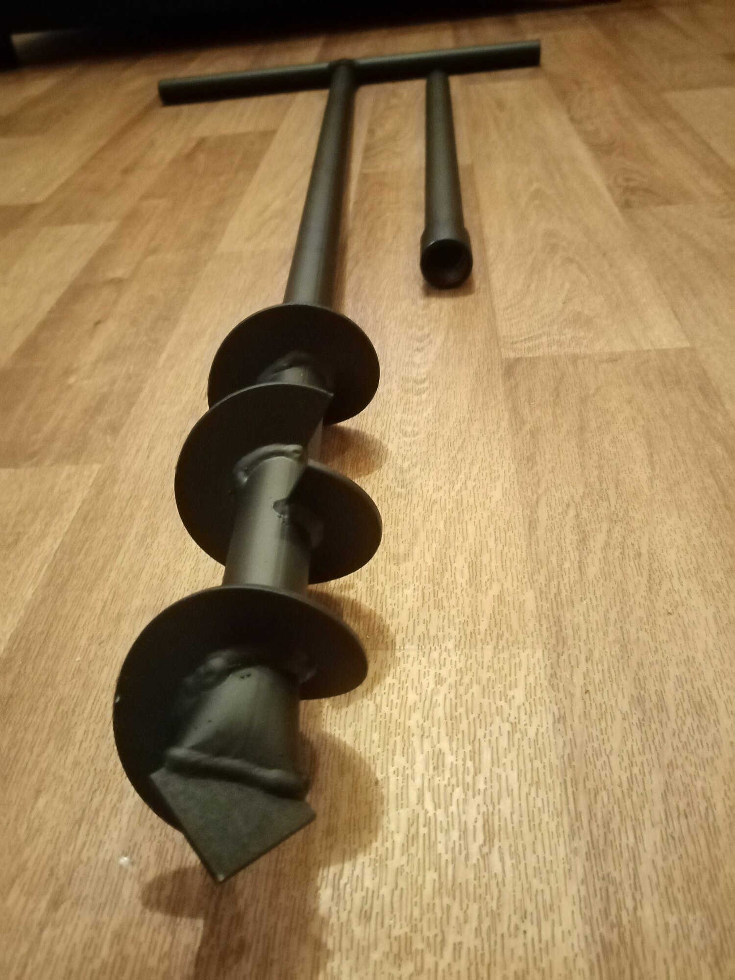 Бур садовый, 3х шнековый, D-80мм*1,5 метра, Т-образная рукоятка, металлический, черный