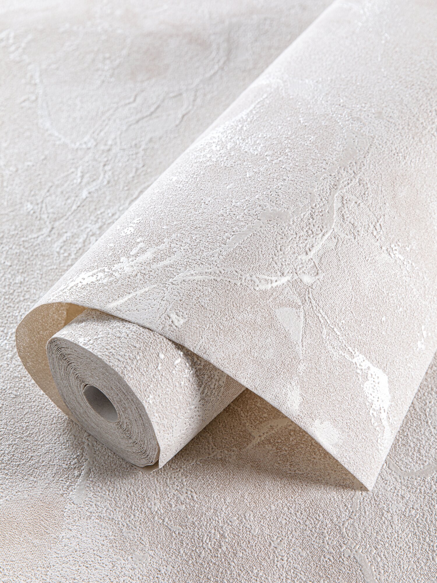 Обои Wallberry Дакота 11791, флизелиновые, виниловое покрытие, штукатурка, бежево-песочные с серебром