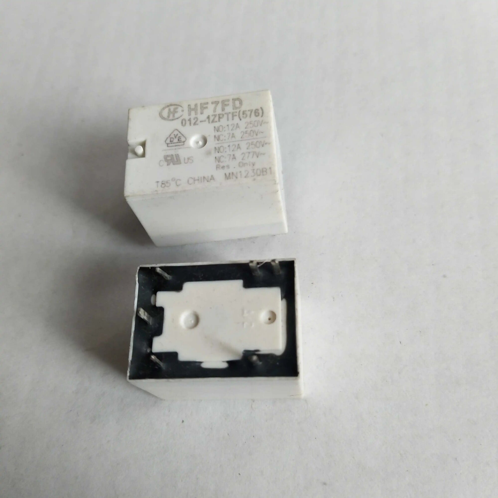 Электромагнитное реле HF7FD-012-1ZPTF 5 шт.