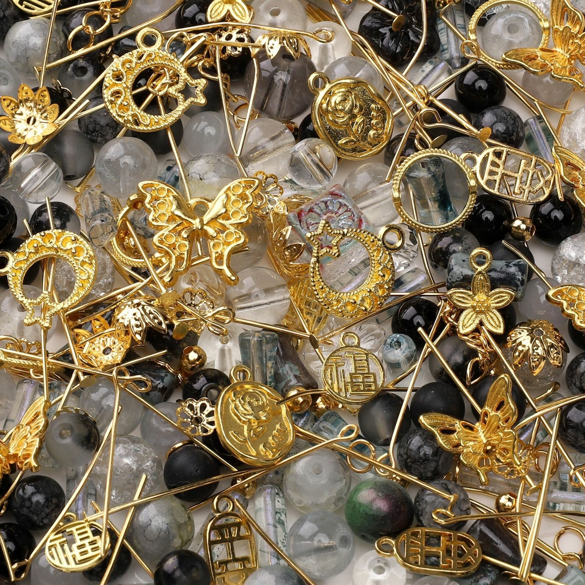 Стеклянные бусины разных цветов и аксессуары из сплавов в золотом и серебряном цвете, набор из смешанных материалов для изготовления браслетов, ожерелий и подвесок своими руками.