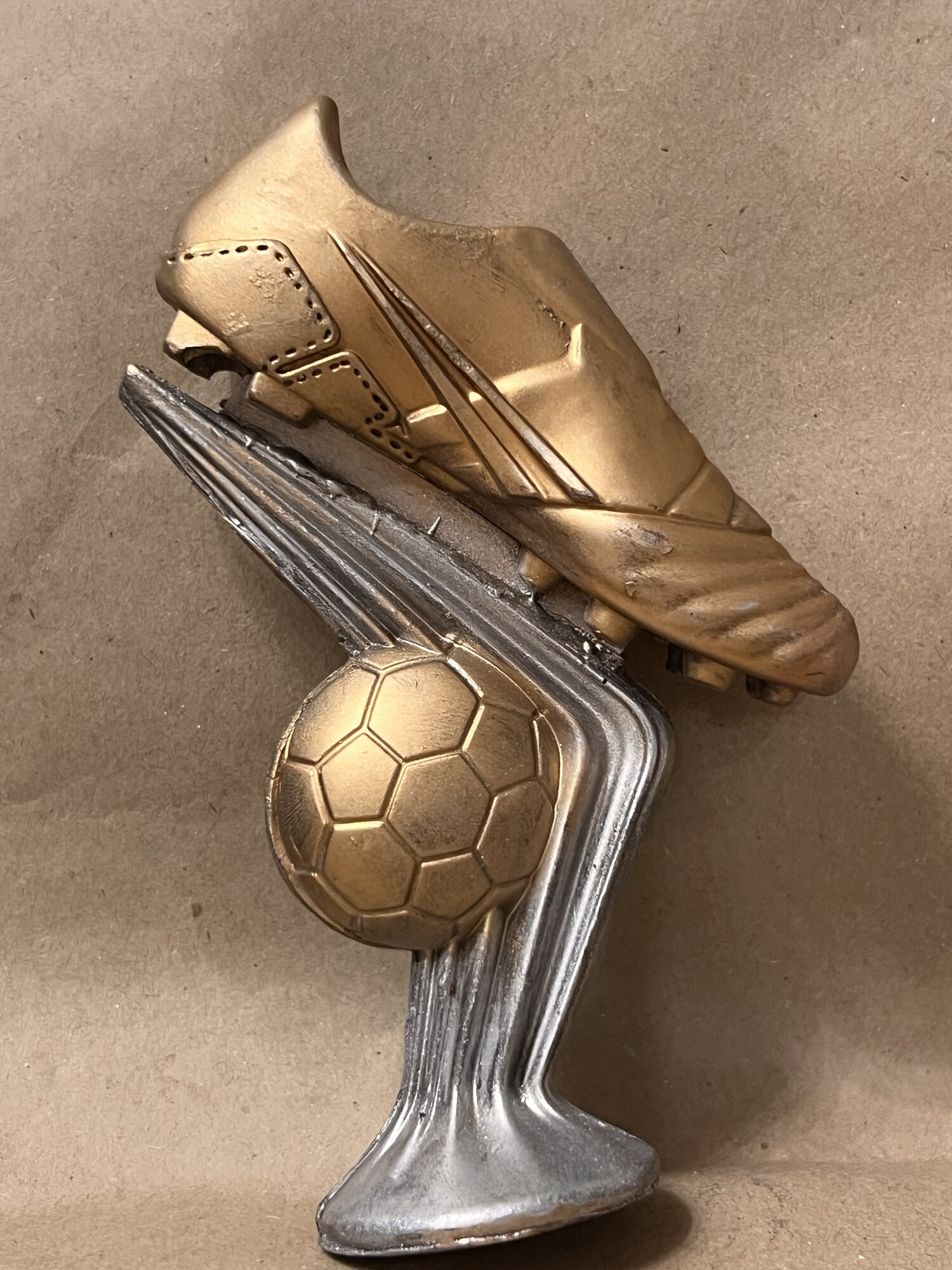 Шоколадная фигура "Золотая Бутса", молочный шоколад, ручная работа