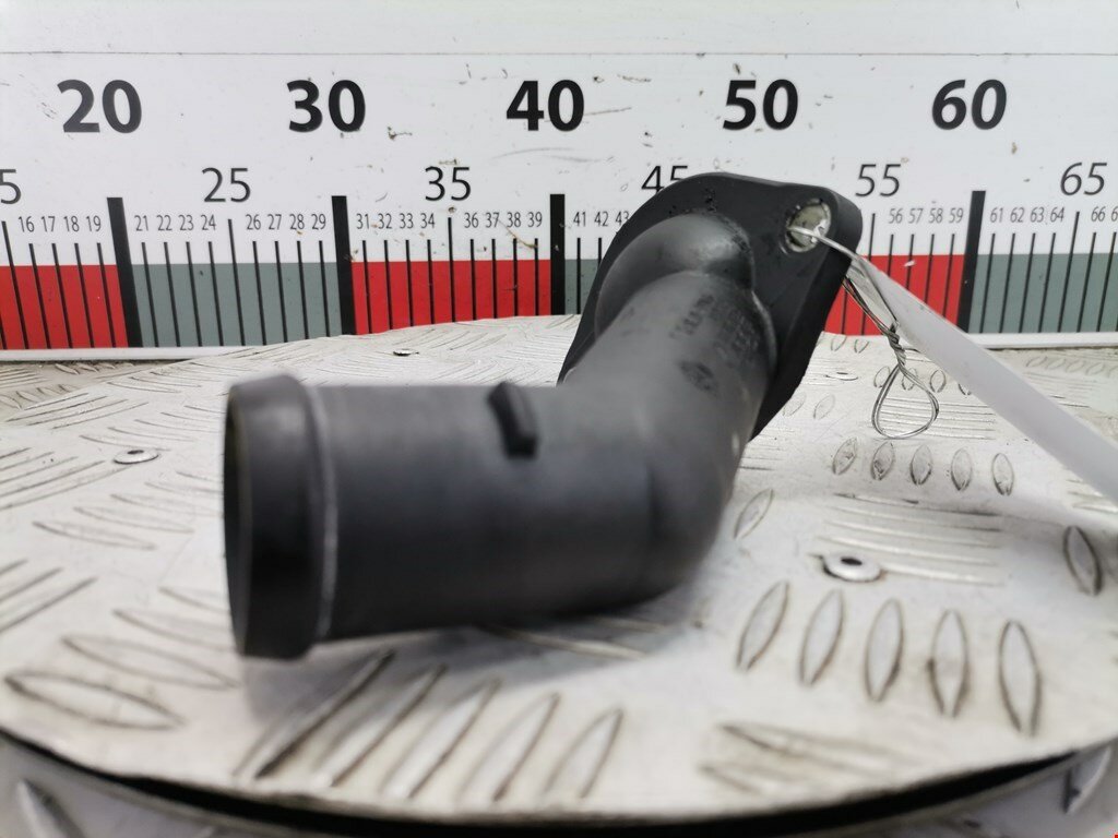 Корпус термостата Volkswagen Golf 5 038121121D арт. 2149465