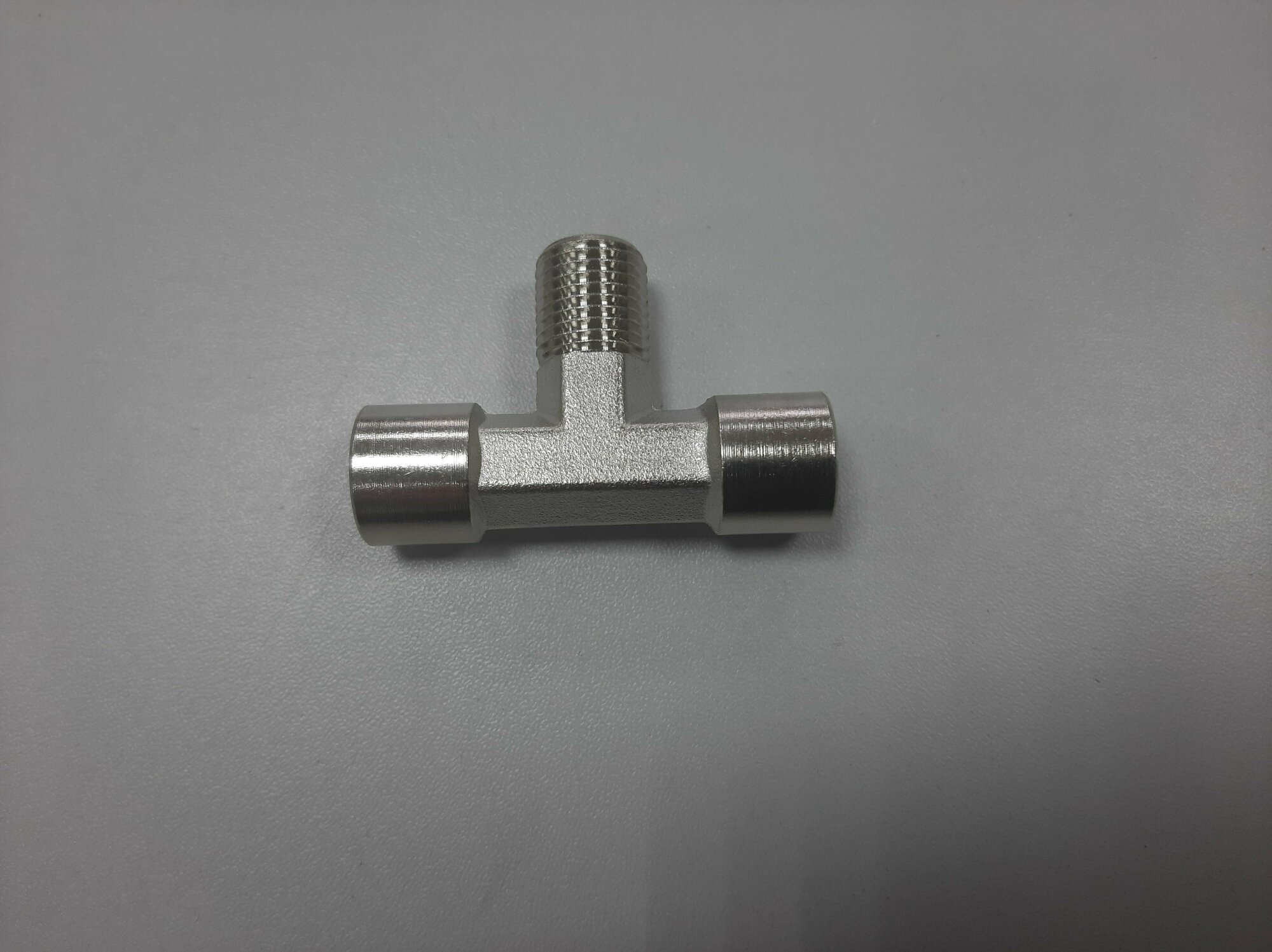 Тройник Т-образный FMF1/4" для пневмоинструмента Nordberg