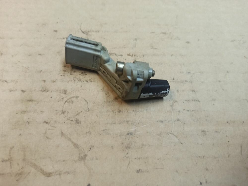 Датчик коленвала VAG VW Skoda Seat 036906433D
