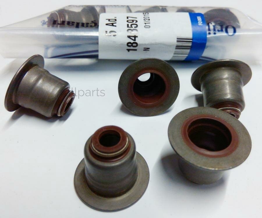 FORD 1848597 Колпачок маслосъёмный