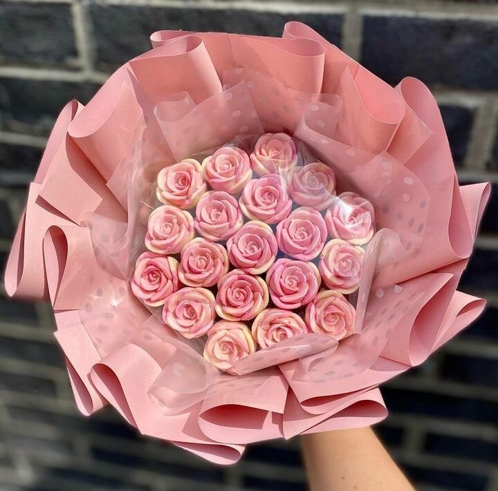 Сладкий букет из конфет ТД НебыковА шоколадные розы 19 шт бело-розовый 228 гр