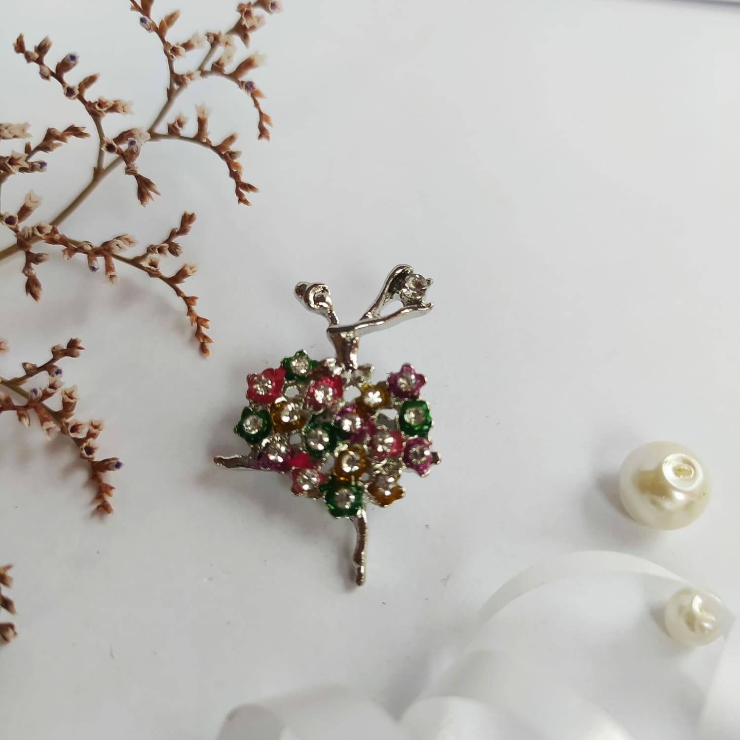 Брошь, эмаль, стразы