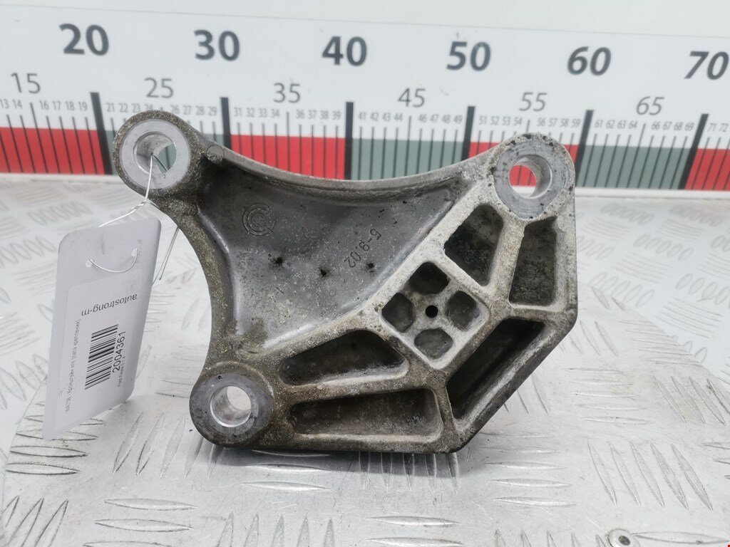 Кронштейн (крепление лапа траверса) кпп Ford Fiesta 5 2S617M125AC арт. 2004361