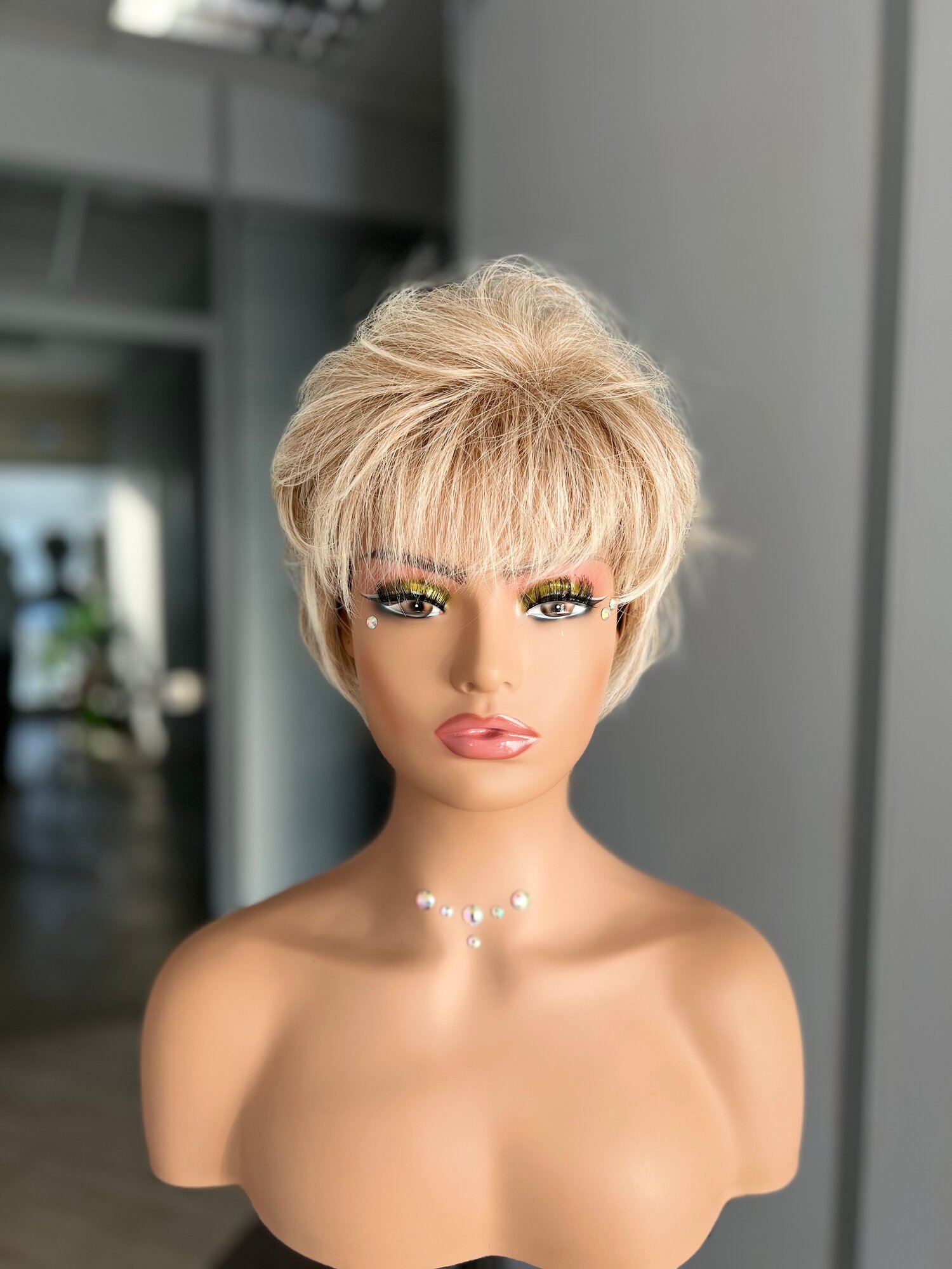 Парик женский ONLYSHAIR объемная укладка блонди