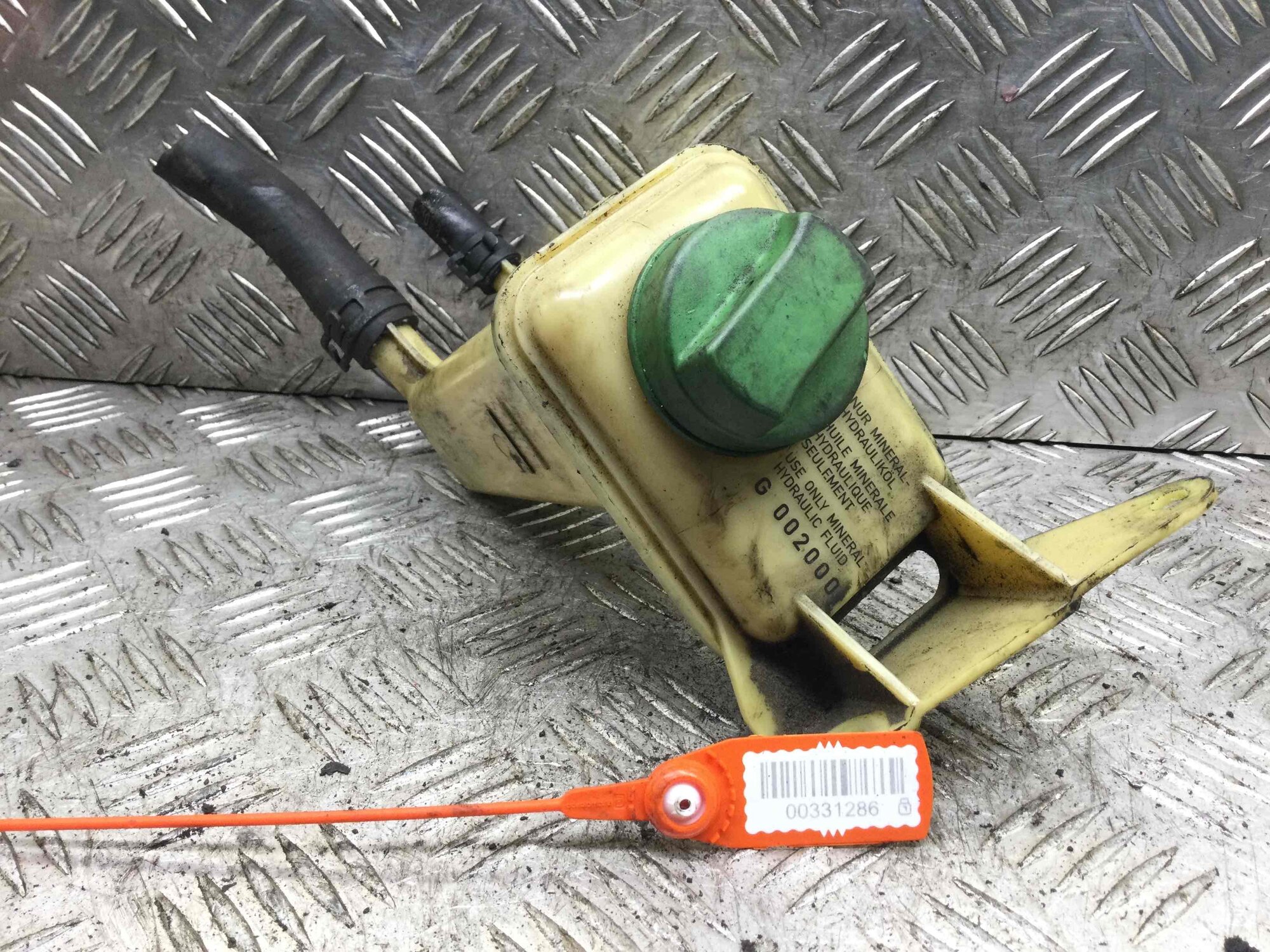 Б/У Бачок гидроусилителя Volkswagen Passat B5 (1996-2000) 2000 г.