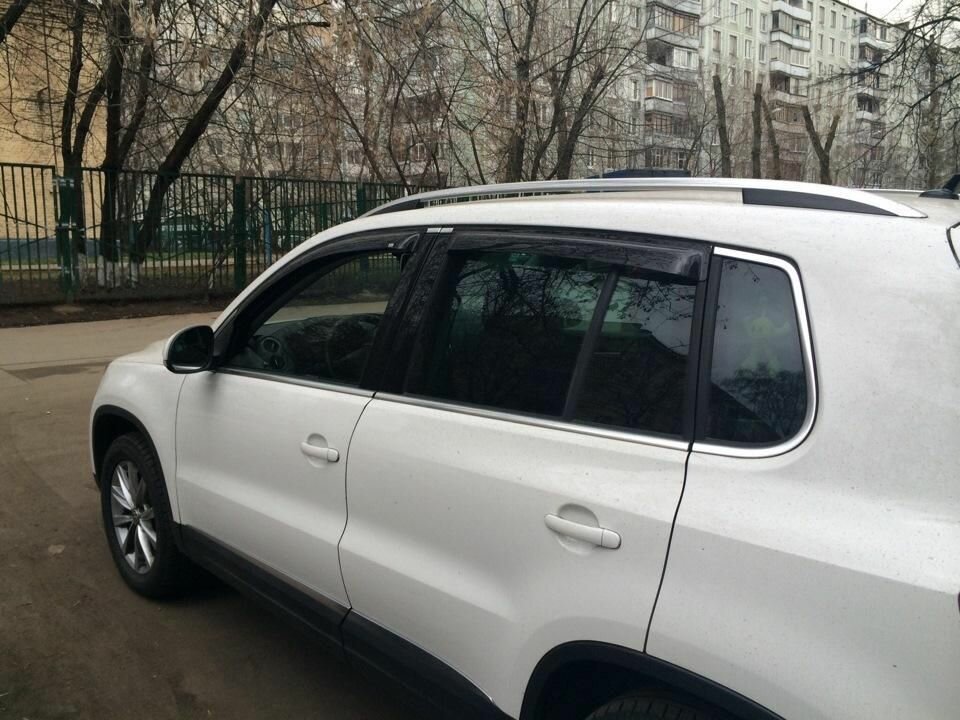 Дефлекторы окон (ветровики) Volkswagen Tiguan 2007-2016г