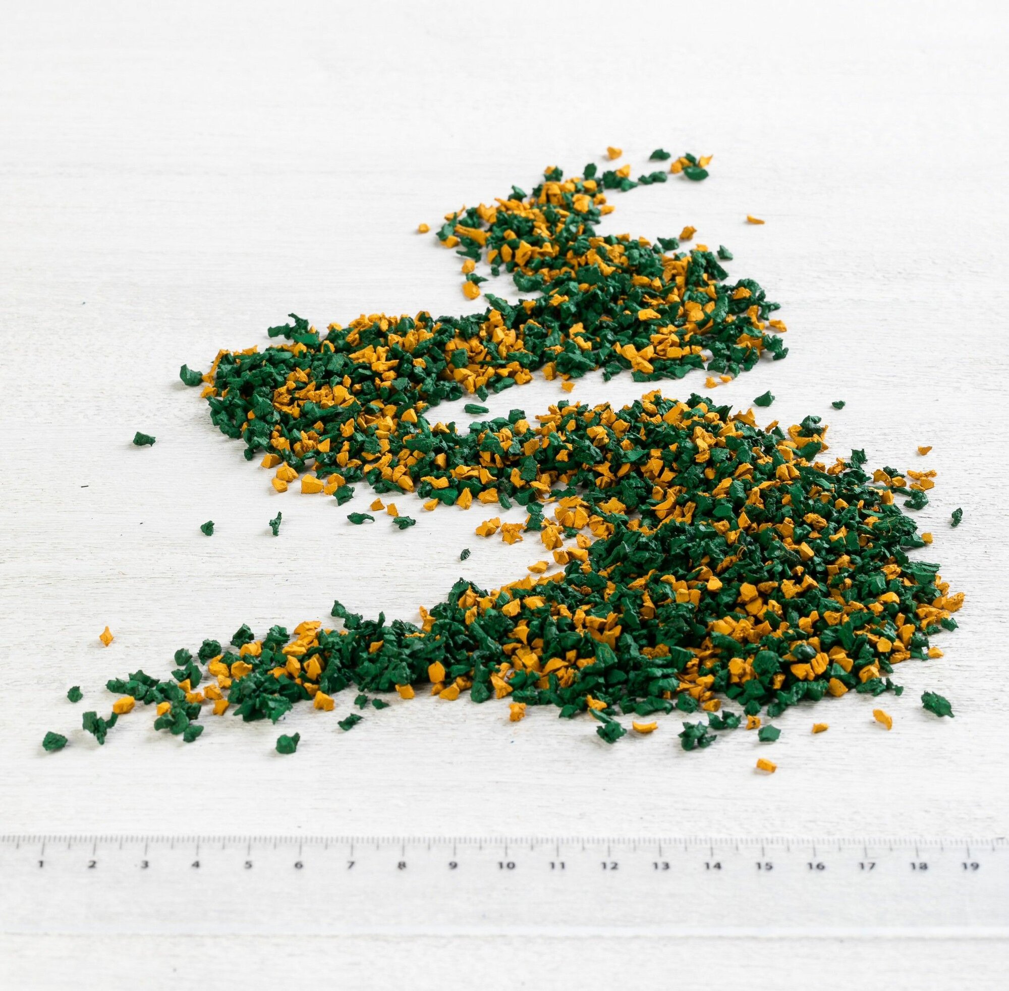 Резиновая крошка окрашенная, микс зеленая + желтая 1 кг