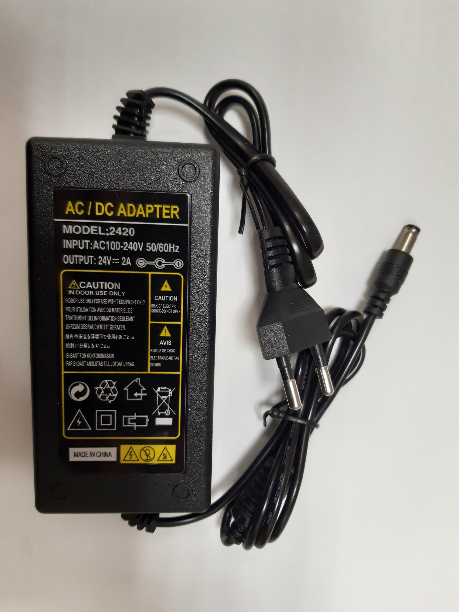 Адаптер питания 100-240V выход 24V 2A настольный штекер 2.5/5.5мм