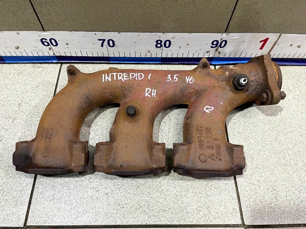 Выпускной коллектор правый Dodge Intrepid 4556404