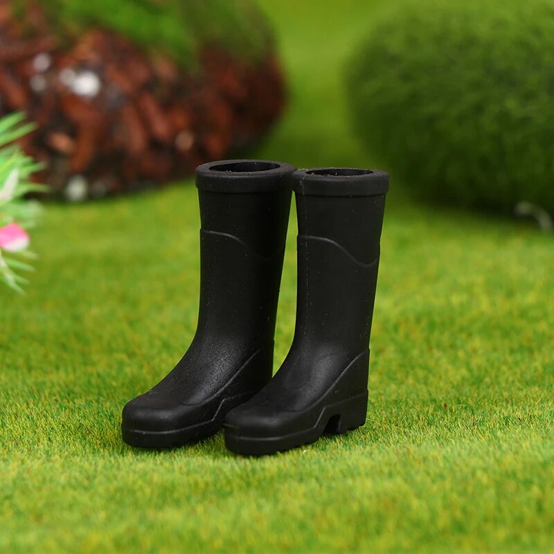 Черные резиновые сапоги 1/12 для кукольного домика