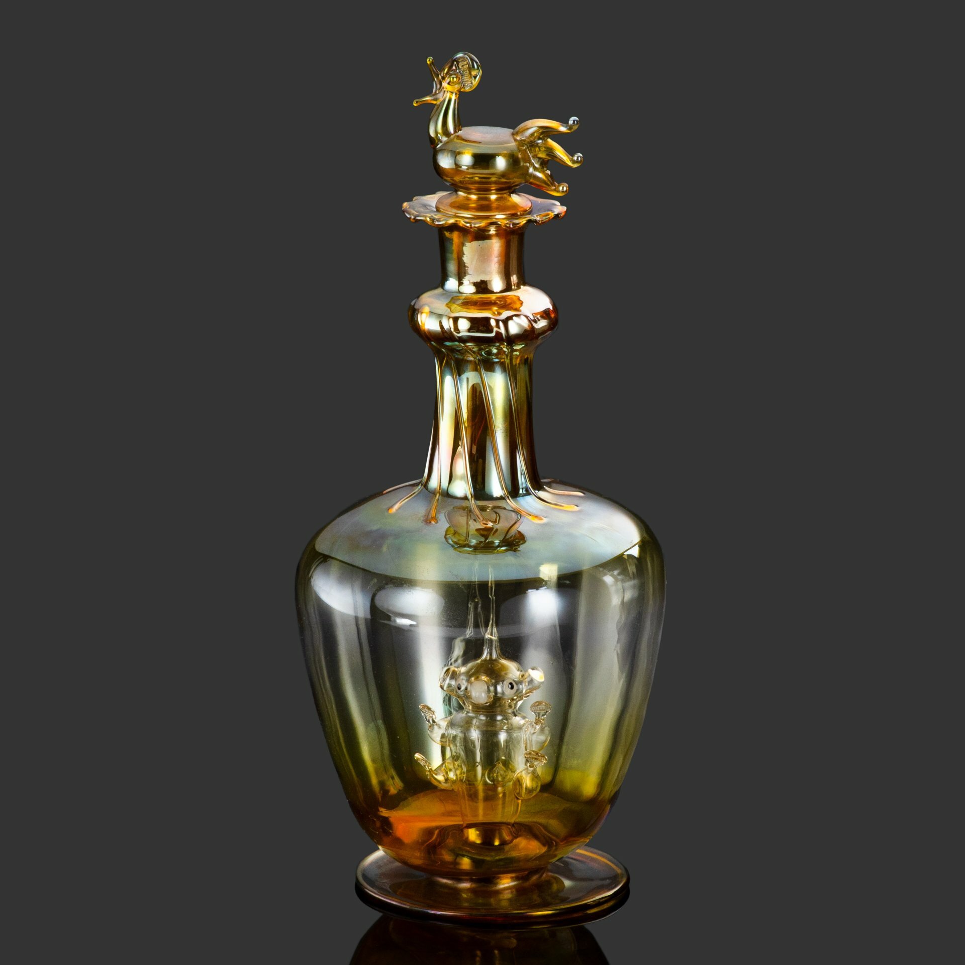 [Редкая форма] Графин "Напиться до чертиков" с фигурой пришельца в бутылке и навершием в виде петуха