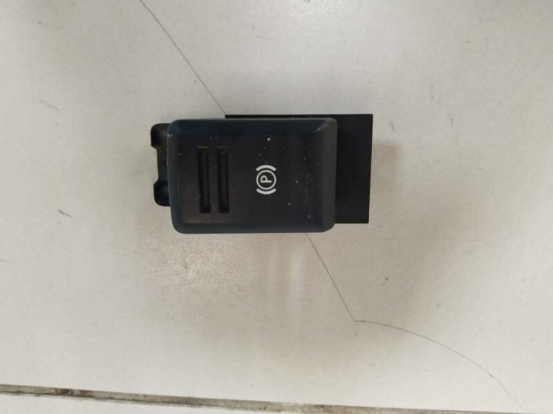 Кнопка фиксатора стояночного тормоза Land Rover Discovery 3 2004-2009 кат.номер: YUG500320PVJ