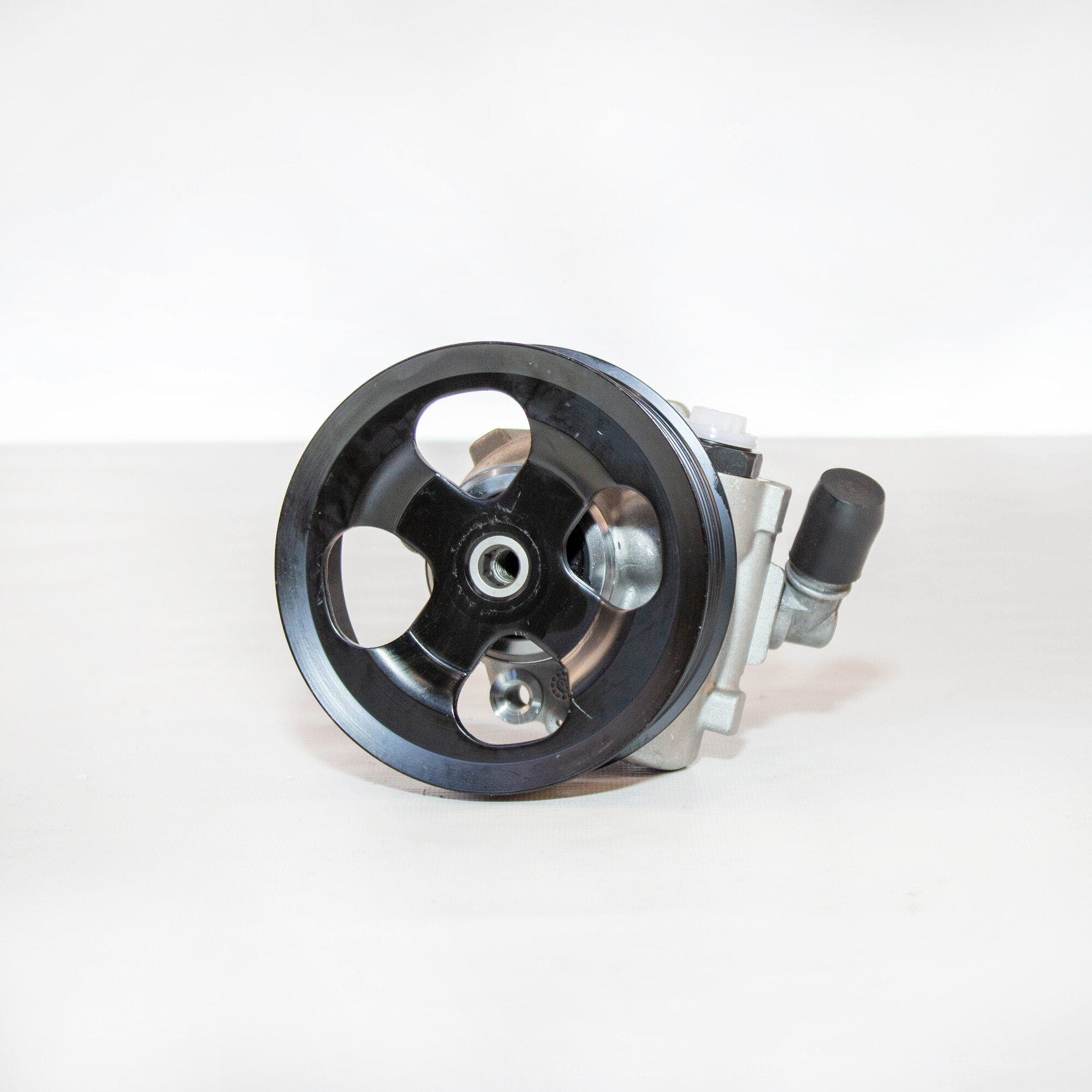 Насос гидроусилителя руля Nadoka для Land Rover DISCOVERY III (L319) 2.7 TD 4WD/RANGE ROVER SPORT 04-13 Насос ГУР, новый