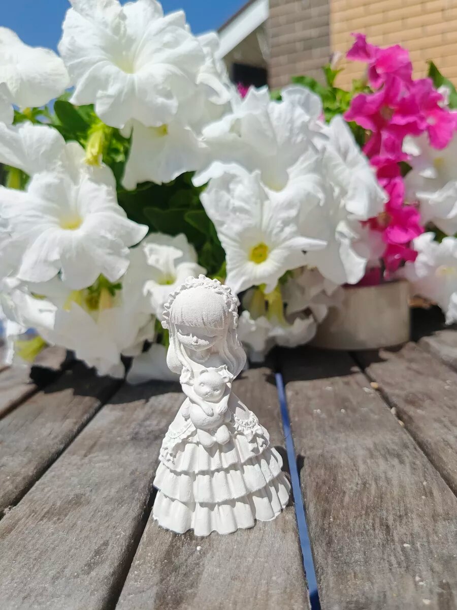 Статуэтка девочка с мишкой