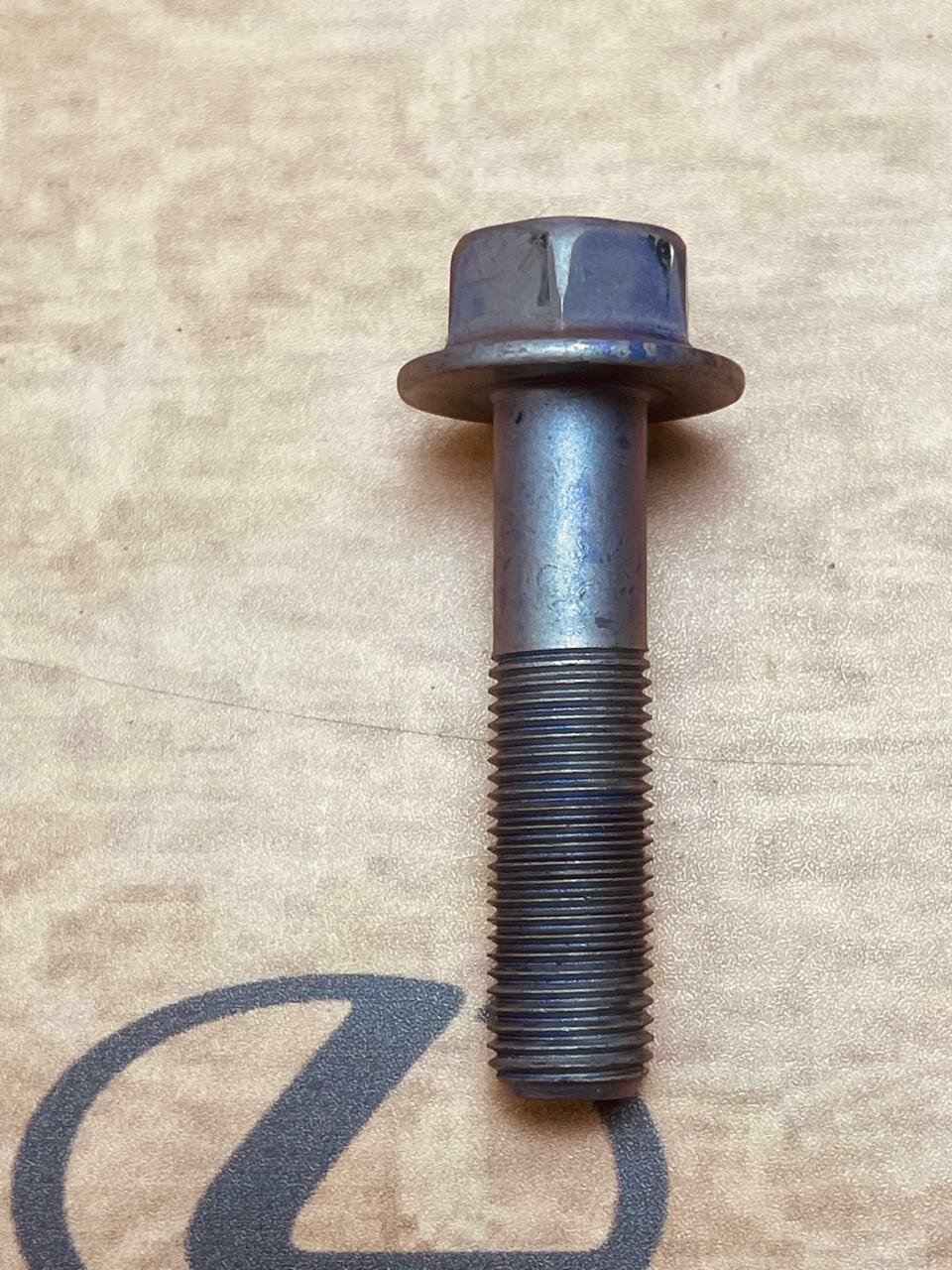 Оригинальный болт переднего суппорта Toyota