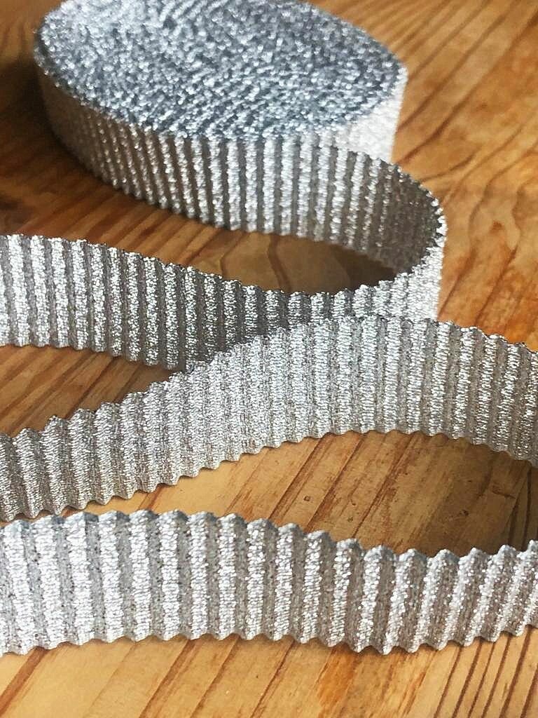 Тесьма лента упаковочная парчовая серебро гофре 105 см, ширина 20 мм