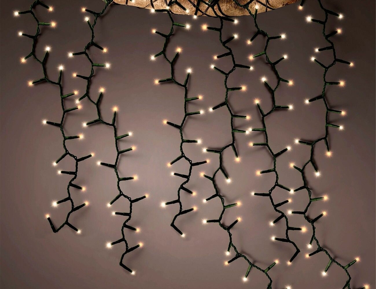 Гирлянда на дерево, 192 тёплых/экстра тёплых белых LED-огня, 6 'нитей' по 80 см, чёрный провод ПВХ, уличная, Kaemingk