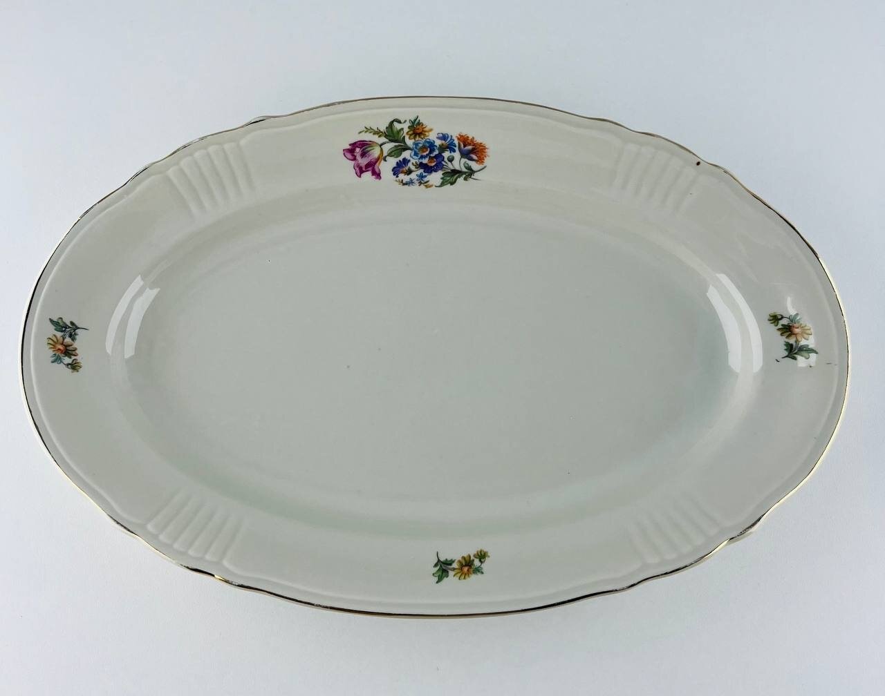 Старинное блюдо "Прабабушкин букетик". Фарфор. Европа, сер. 20 в.