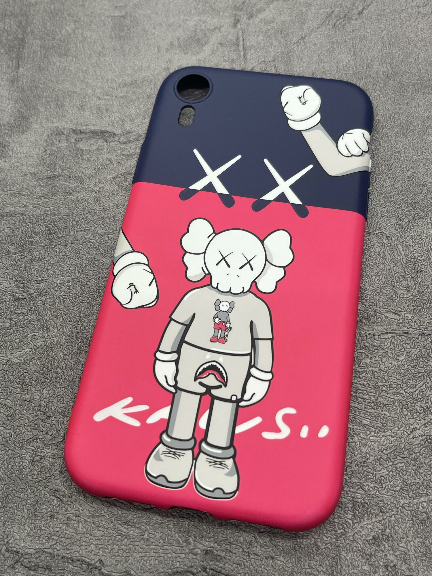Чехол на iphone XR , защитный кейс Luxo на айфон XR кавс , soft-touch , с флуоресцентным рисунком Kaws