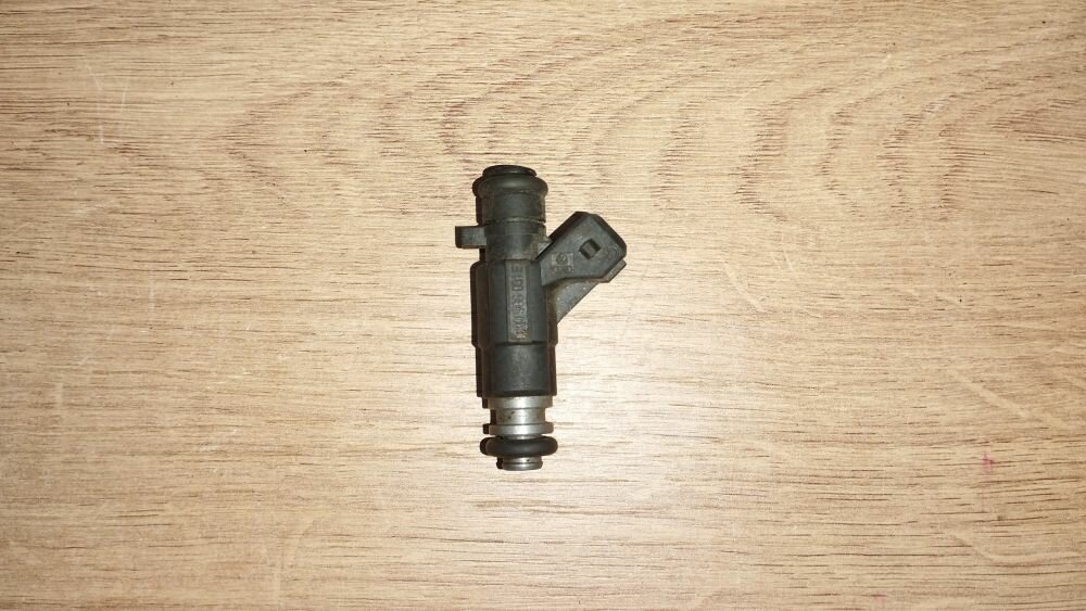 030906031E Форсунка топливная AEX AER AKV APQ ANX 030906031E