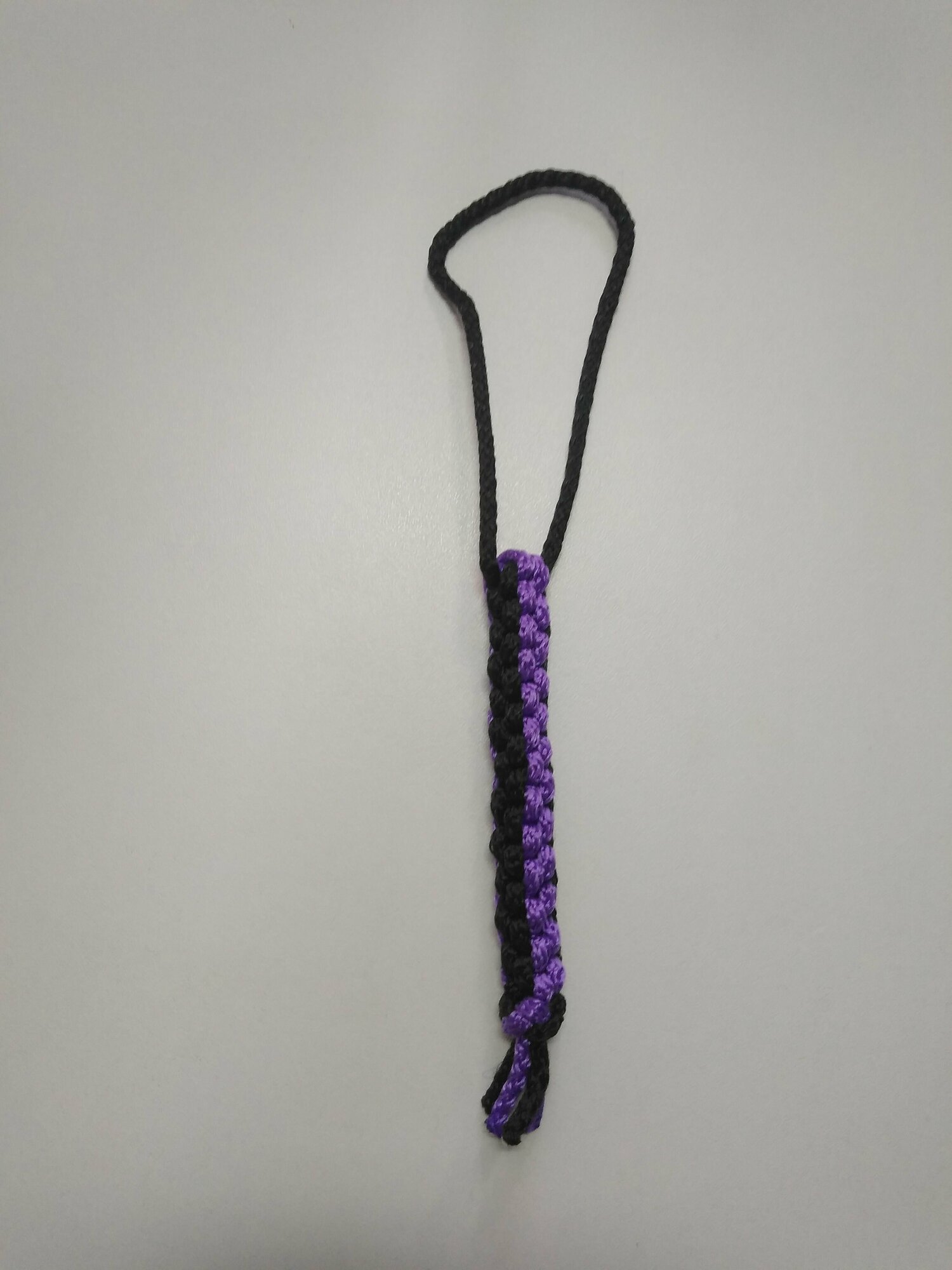 Темляк Pine Art Square Stitch, для ножа, черный, фиолетовый