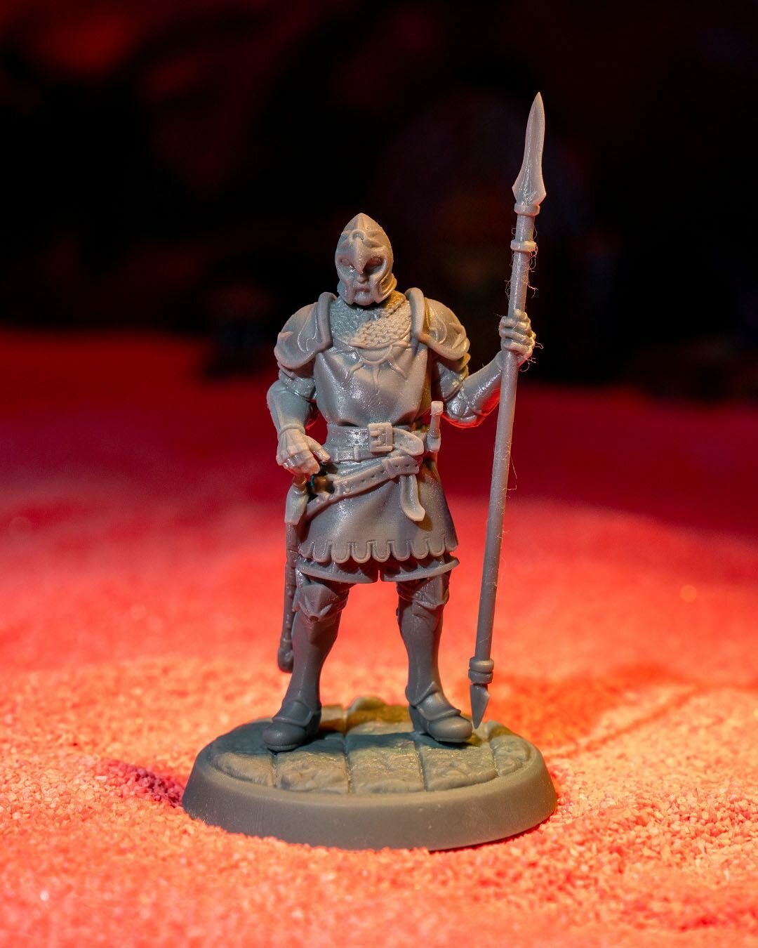 Фигурка копейщик страж солнца в кольчуге в масштабе 32мм, миниатюра под покраску для настольных игр DnD, Pathfinder