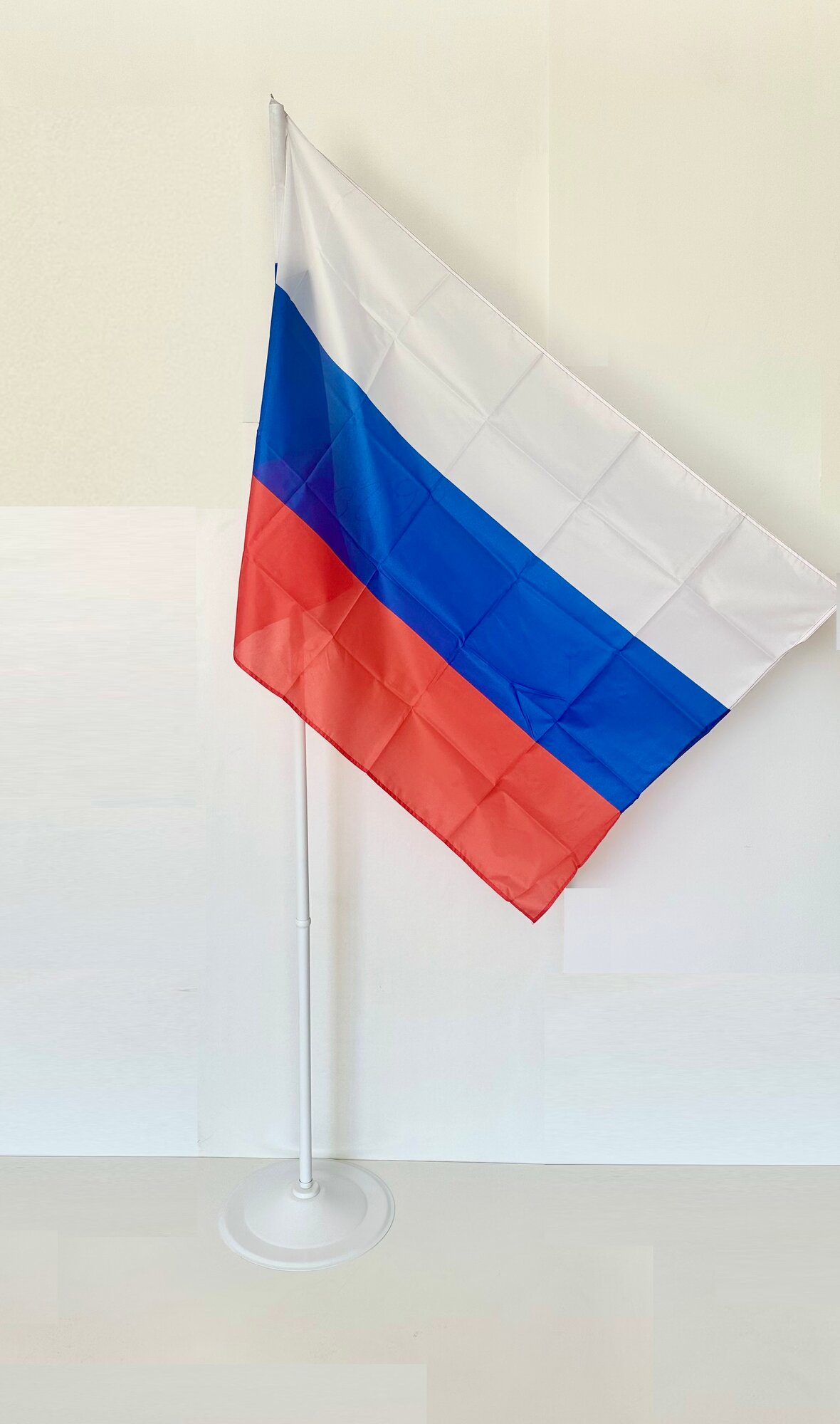 Флаг России, полиэфирный шёлк, металлический флагшток "белый", 225x90x39 см