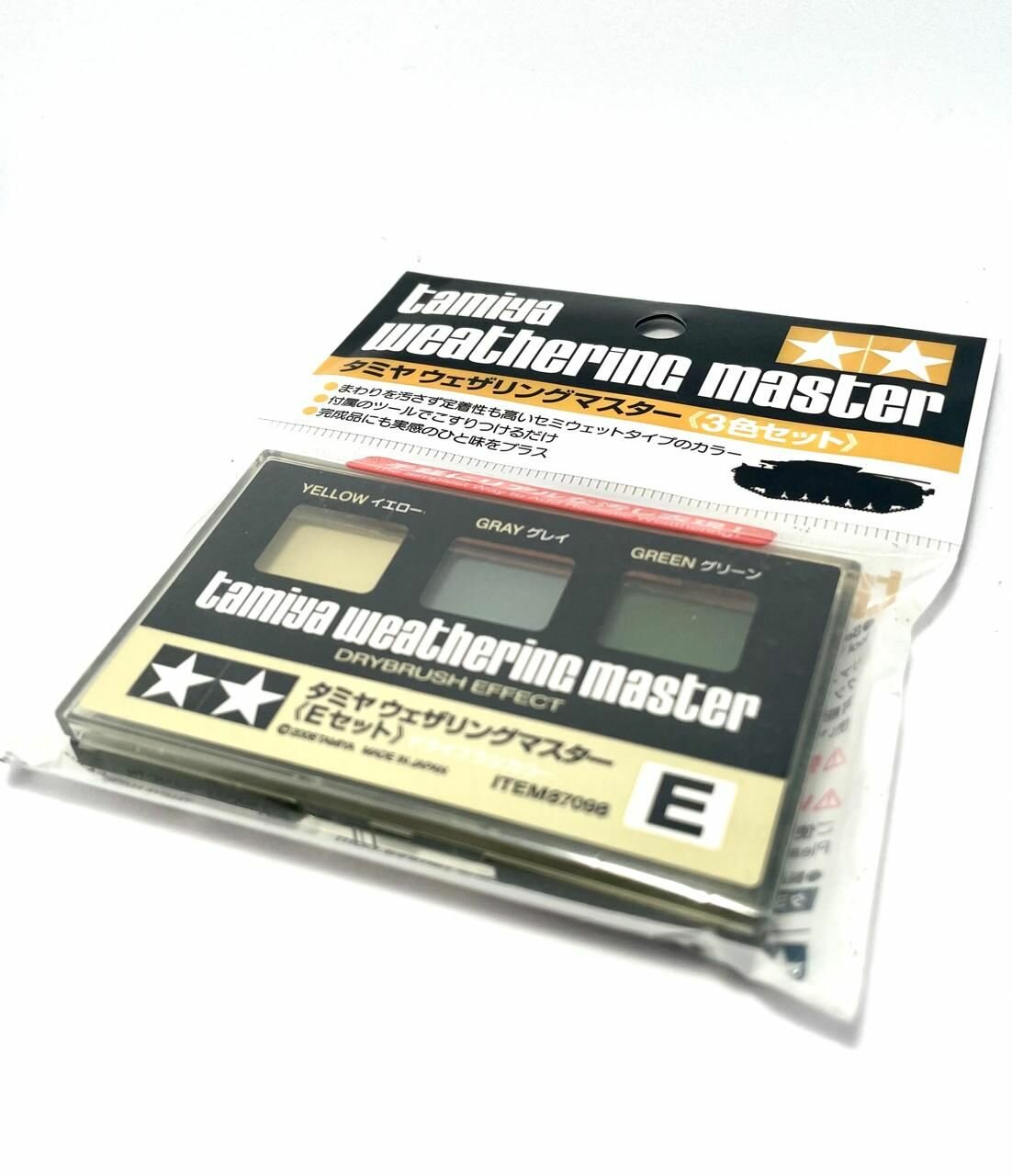 Набор пигментов E (желтый/серый/зеленый) наносится на модель для реалистичности.