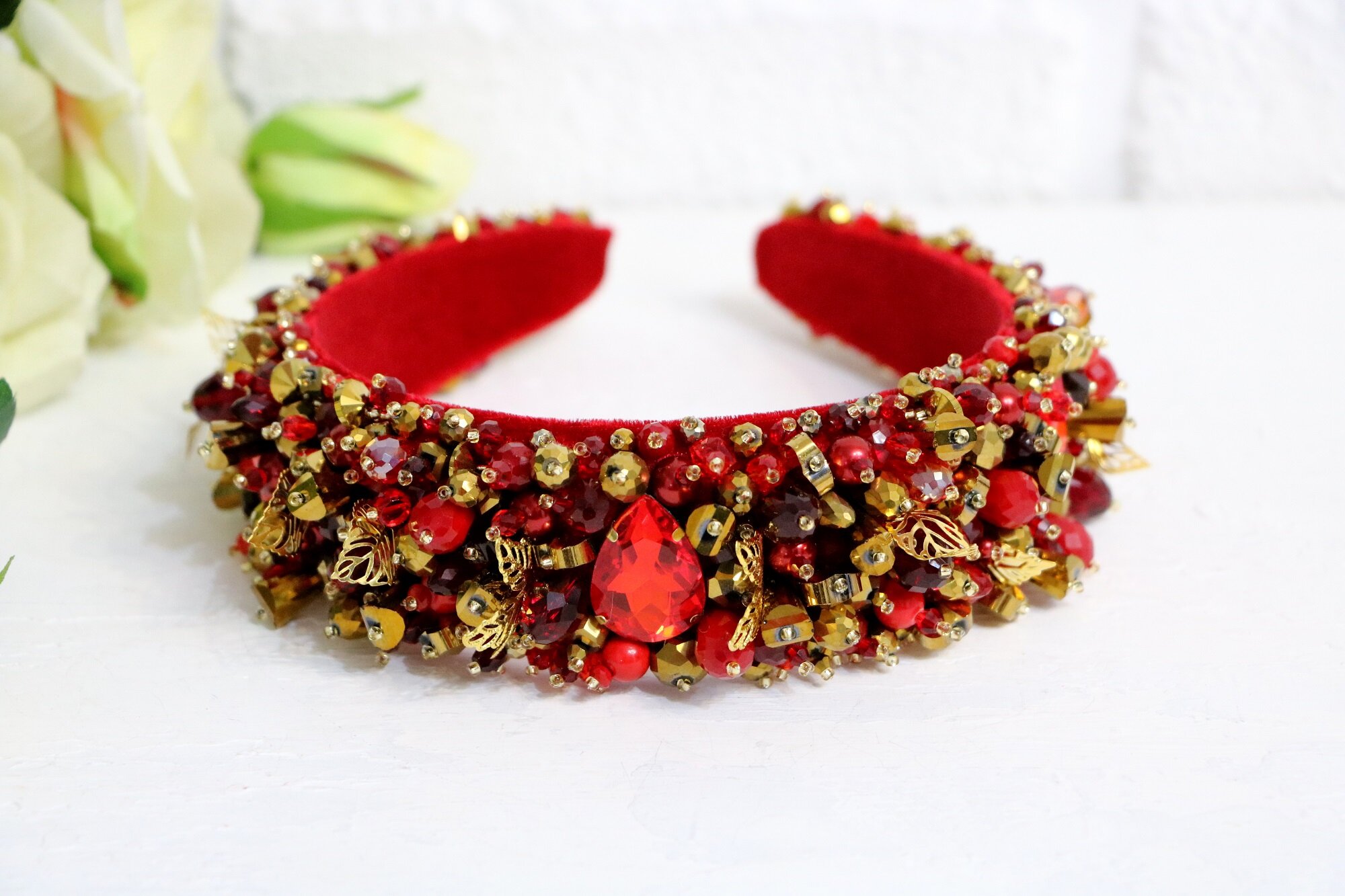 Красный ободок для волос ручной работы