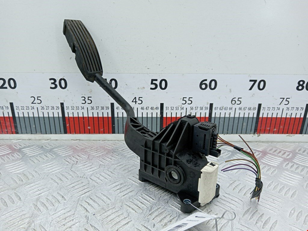 Педаль газа Opel Corsa D 13305804 арт. 1970597