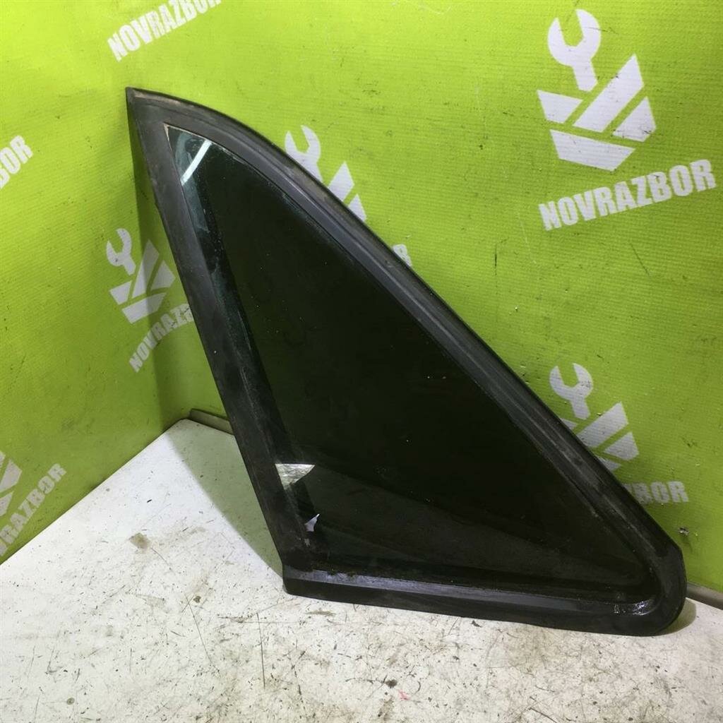 Стекло кузовное глухое левое VW Passat B3 1988-1993