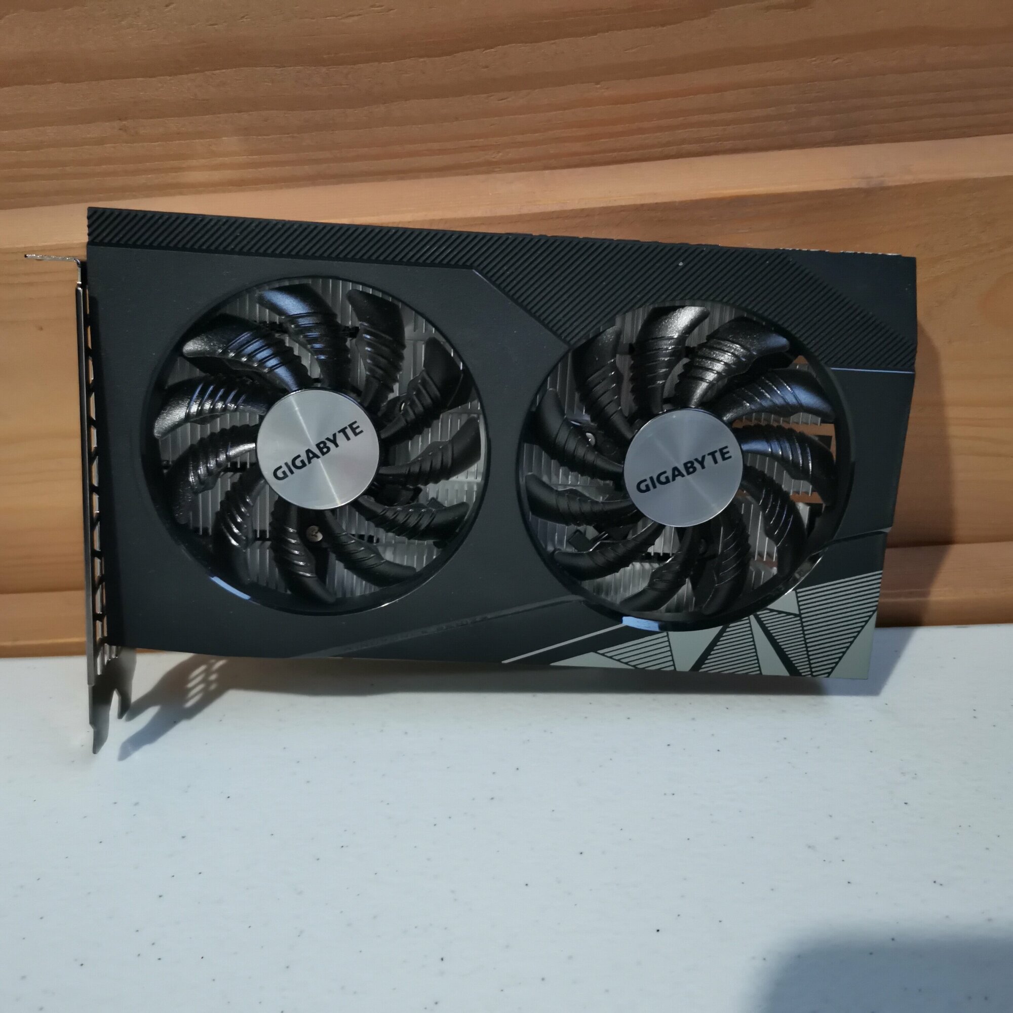 Видеокарта Gigabyte PCI-E 4.0 GV-IA380WF2OC-6GD INTEL ARC A380 6144Mb 96 GDDR6 2350/15500 HDMIx2 DPx2 HDCP Ret