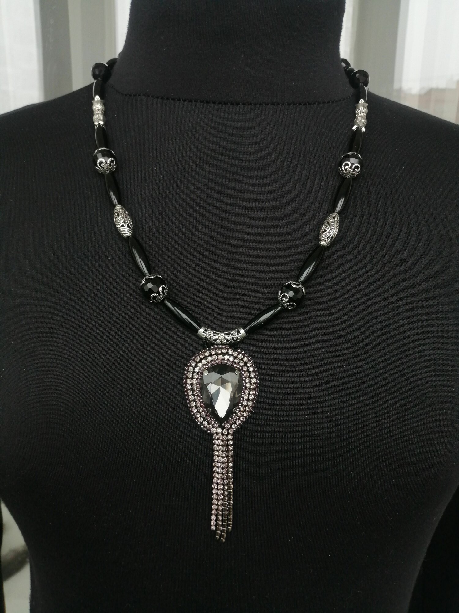 Колье, стекло