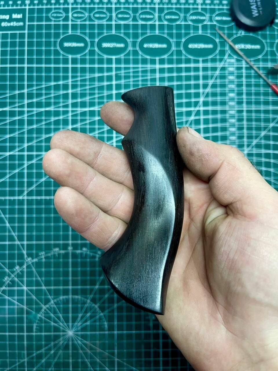 Готовая рукоять для ножа- "3". Из натурального дерева- черный граб